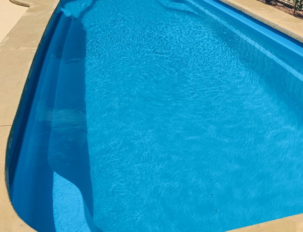 Domestic pool with LUXAPOOL® Epoxy pool paint in Mid Blue
